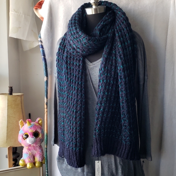 Tahari | Accessories | Tahari Two Color Chunky Knot Oblong Scarf | Poshmark